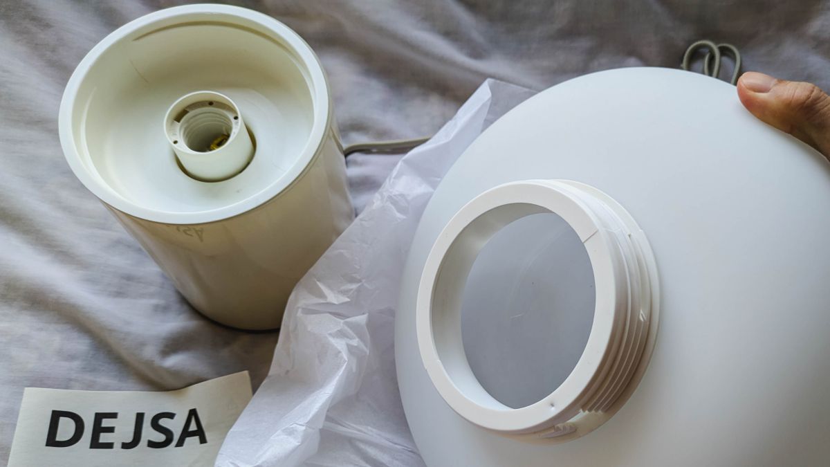 心地よい光とミニマルデザインが魅力のテーブルランプDEJSA（デイサ）レビュー！ - モノモチ